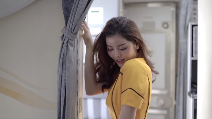 引死人咩！空姐機上跳辣舞-ePrice.HK